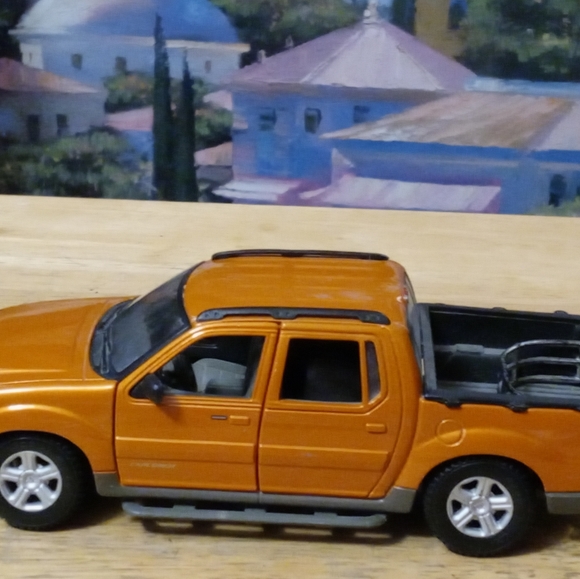 maisto | Toys | Vintage Maisto Ford Explorer 25 Scale Diecast Metal ...